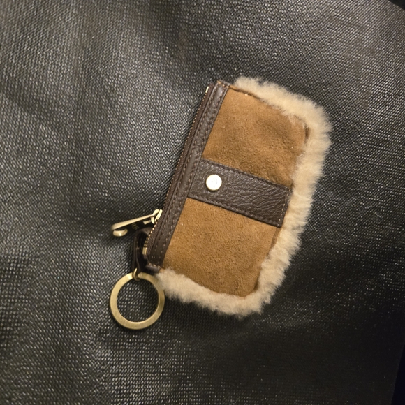 UGG | Bags | Ugg Chocolate Leather Keychain Wallet With Cream Fur ...